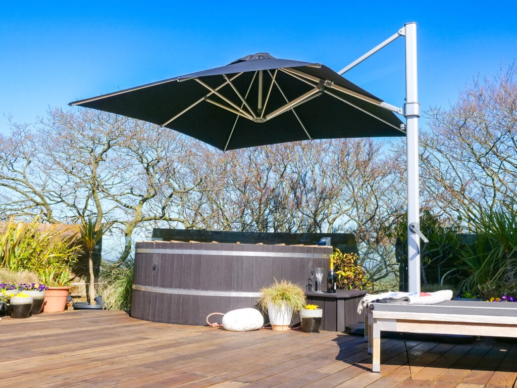 2.8m Cantilever Parasol - Aurora - Instashade